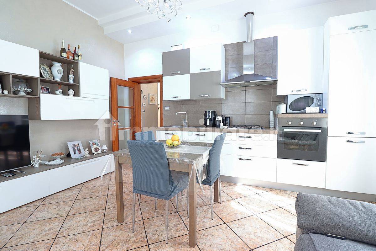 Trilocale traversa 2 Ponte, Carbonara di Bari, Bari