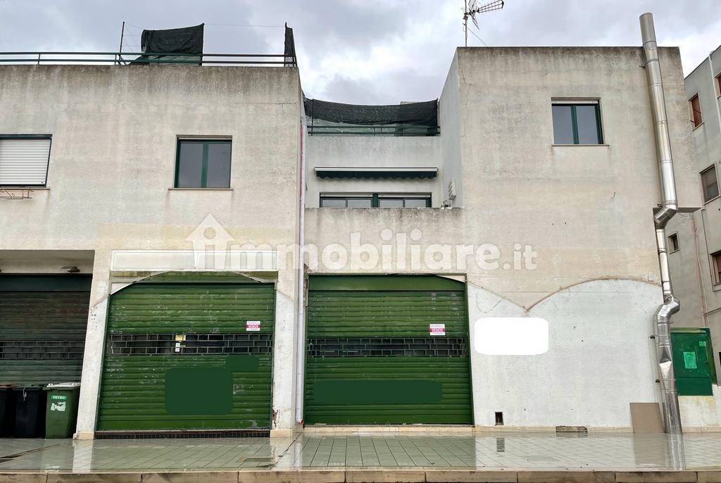 Locale commerciale in Vendita