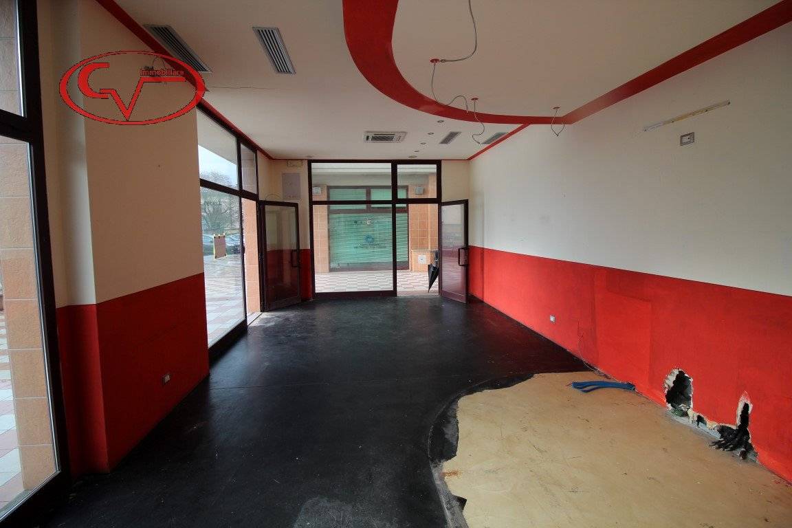 Locale commerciale in Vendita