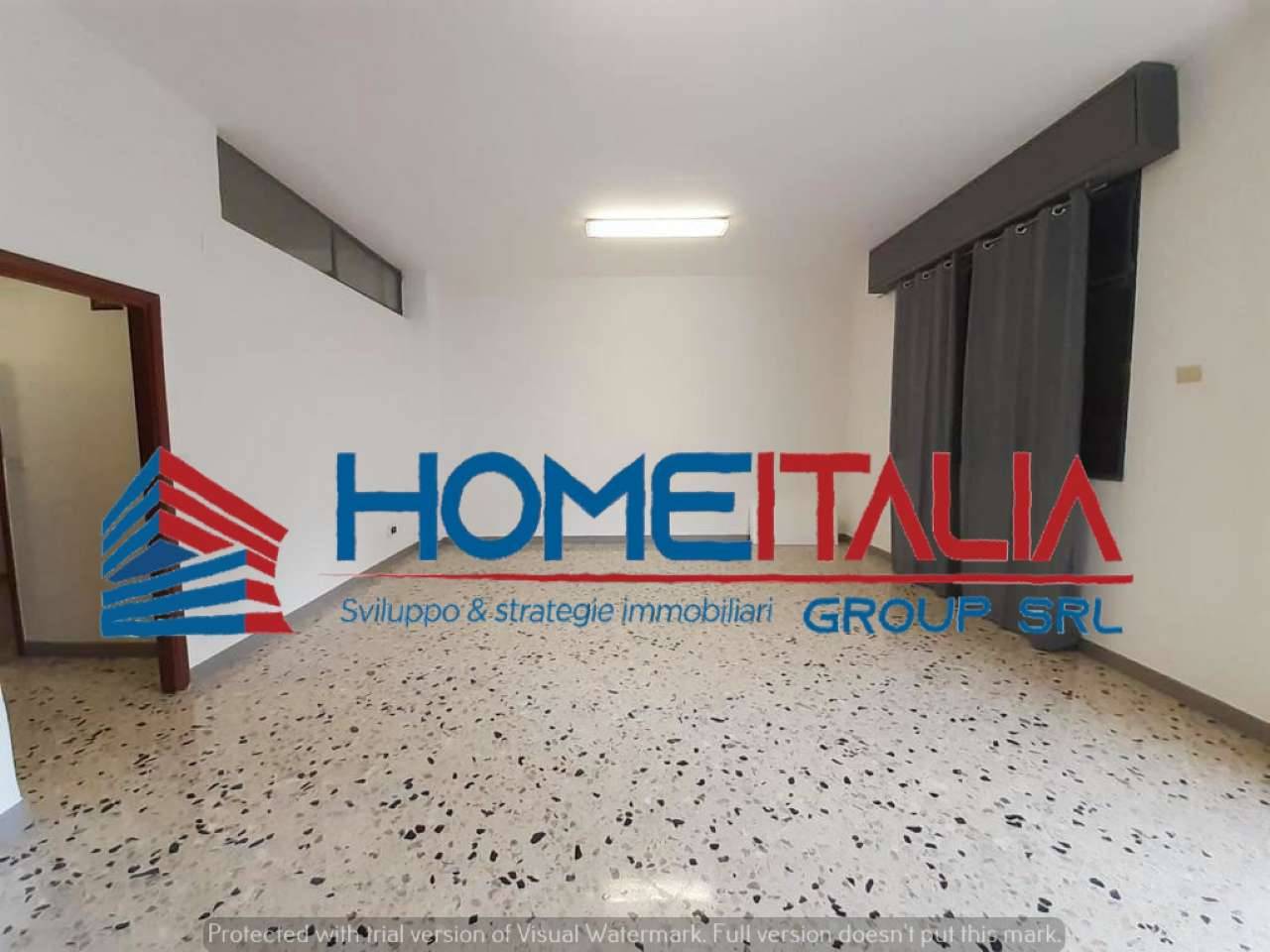 Locale commerciale in Vendita