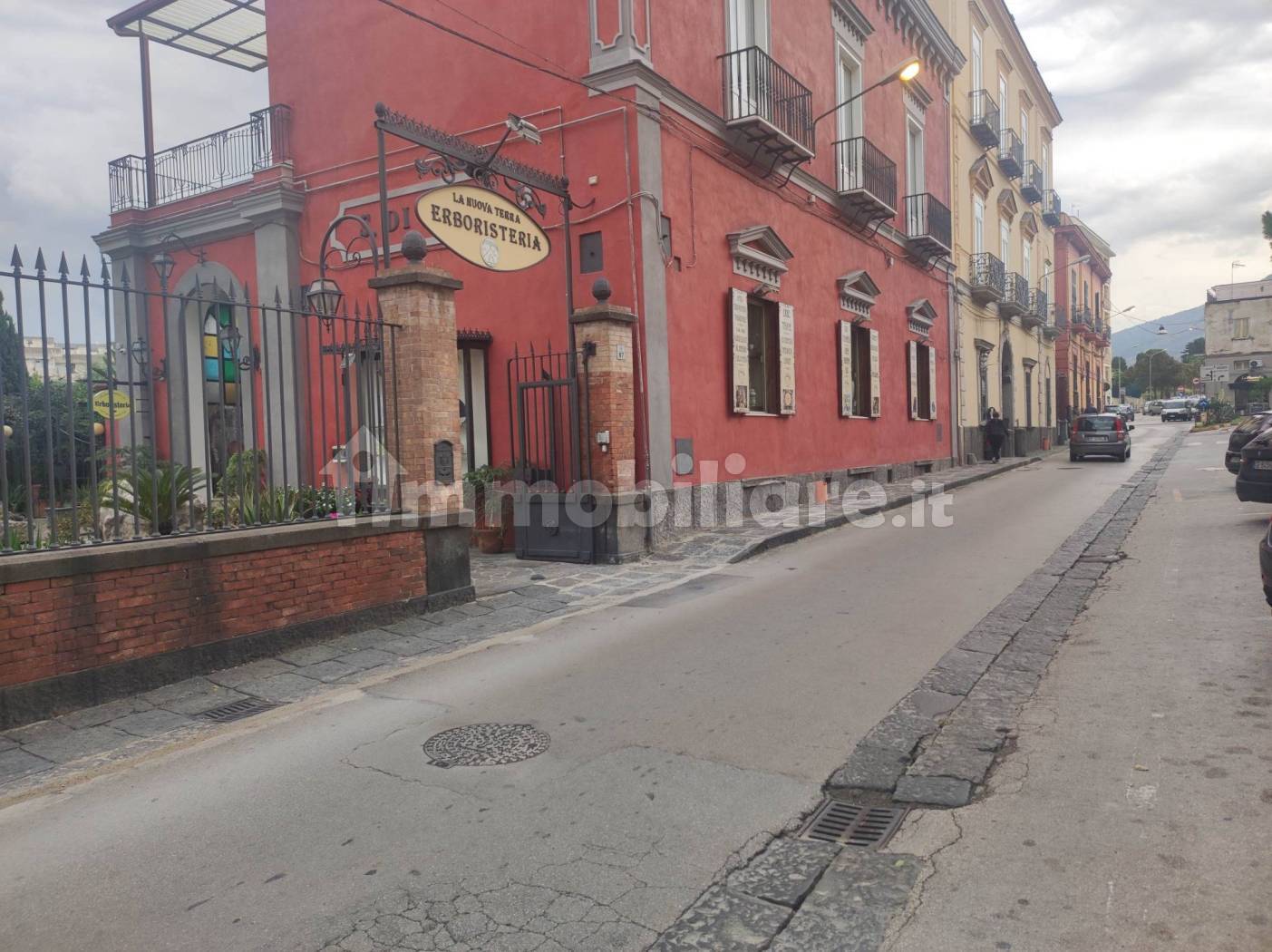 Locale commerciale in Vendita