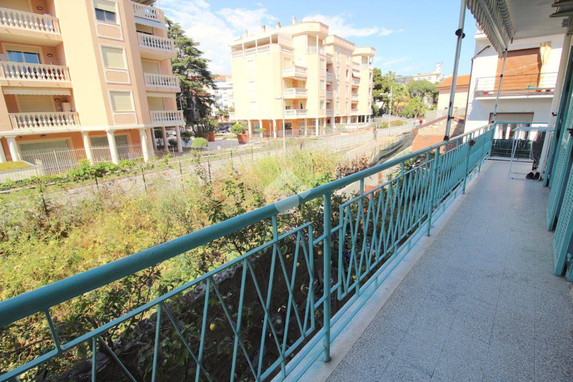 Trilocale via Queirolo 70, Centro, Taggia