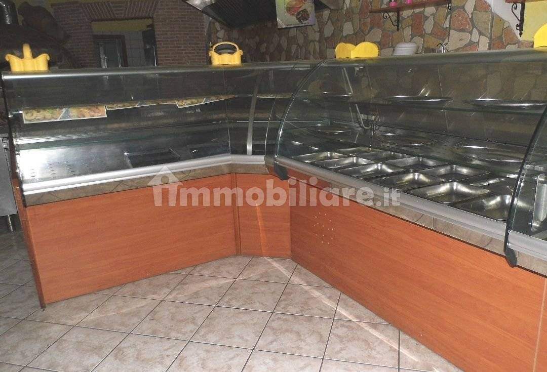 Rosticceria - Pizza al taglio con laboratorio in Vendita