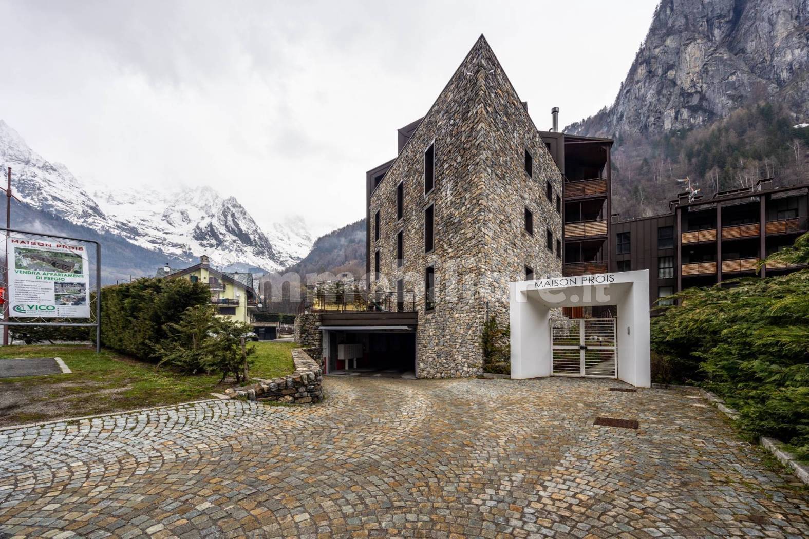 Trilocale Strada Larzey 27, Centro, Courmayeur