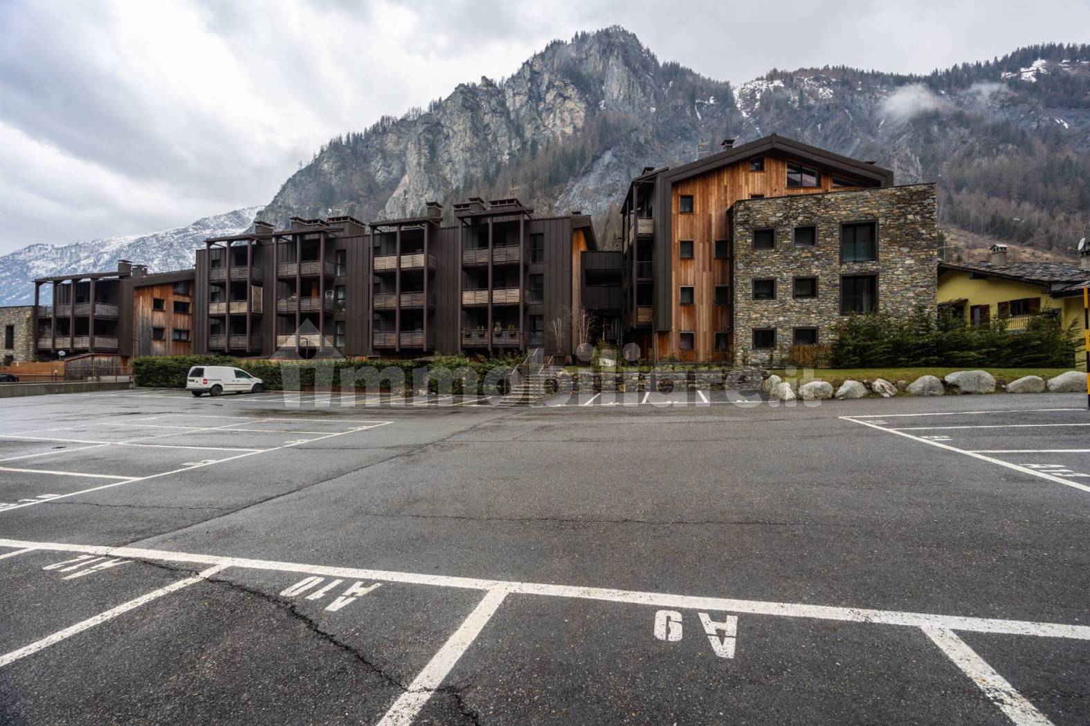 Bilocale Strada Larzey 27, Centro, Courmayeur