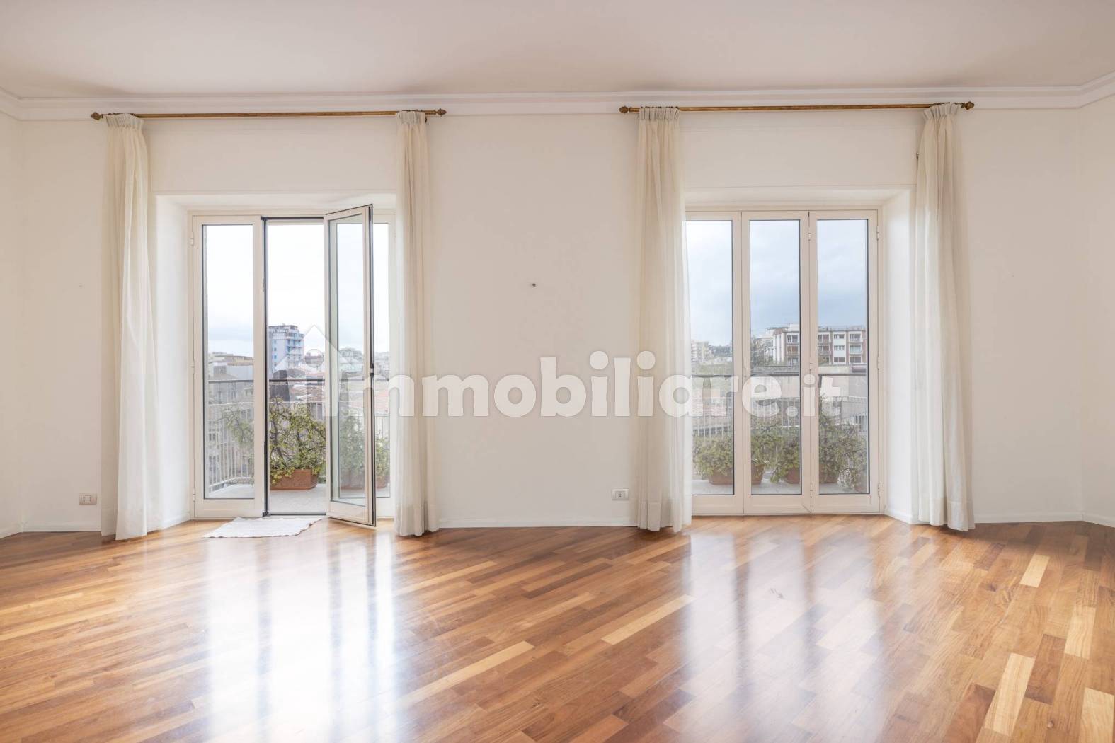 Appartamento via Caronda 196, Borgo, Catania