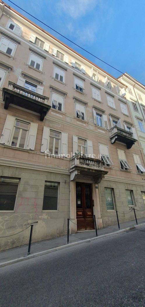Trilocale via Belpoggio 6, Città Vecchia, Trieste