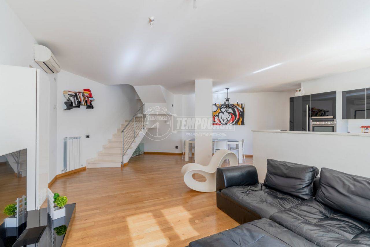 Appartamento via San Giovanni 8, Centro, Montecosaro