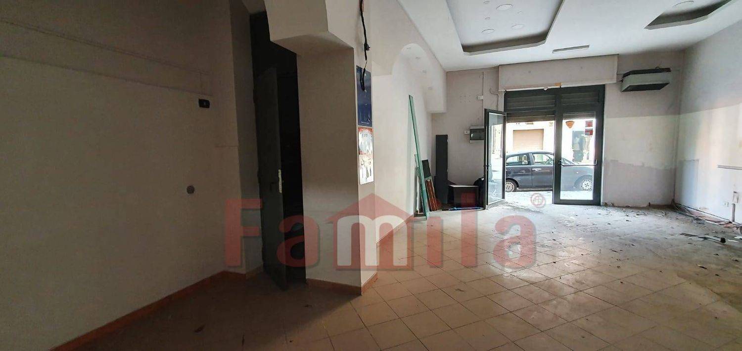 Locale commerciale in Vendita