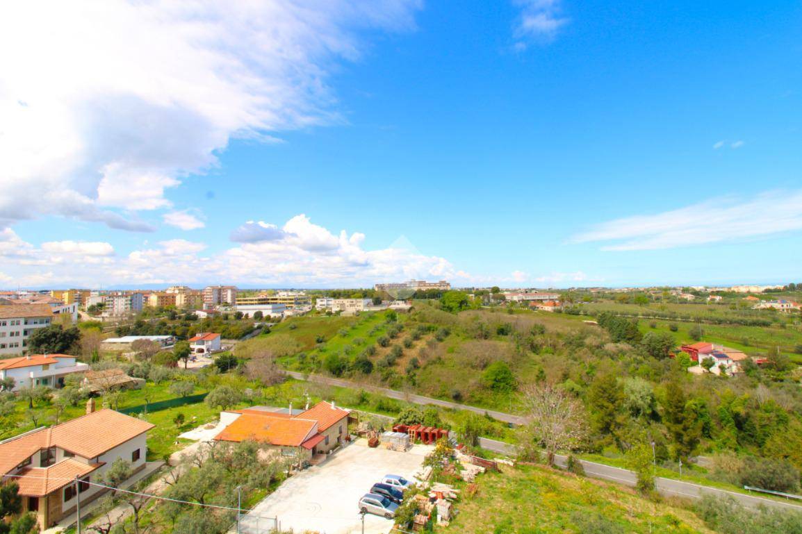 Trilocale via Camillo De Ritis 6, Centro, Ortona