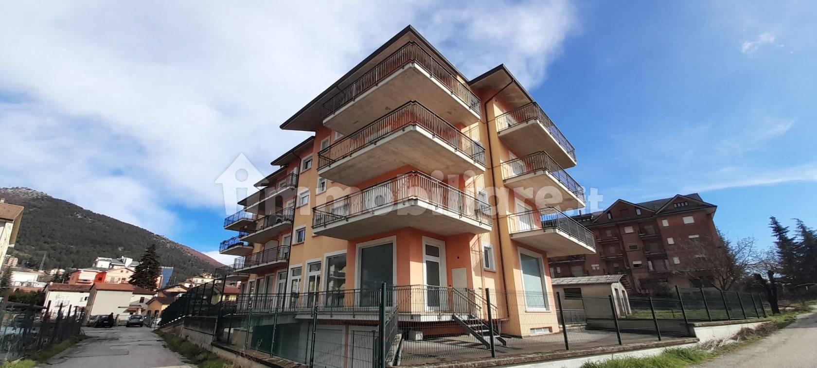 Locale commerciale in Vendita