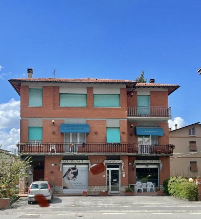 Locale commerciale in Vendita