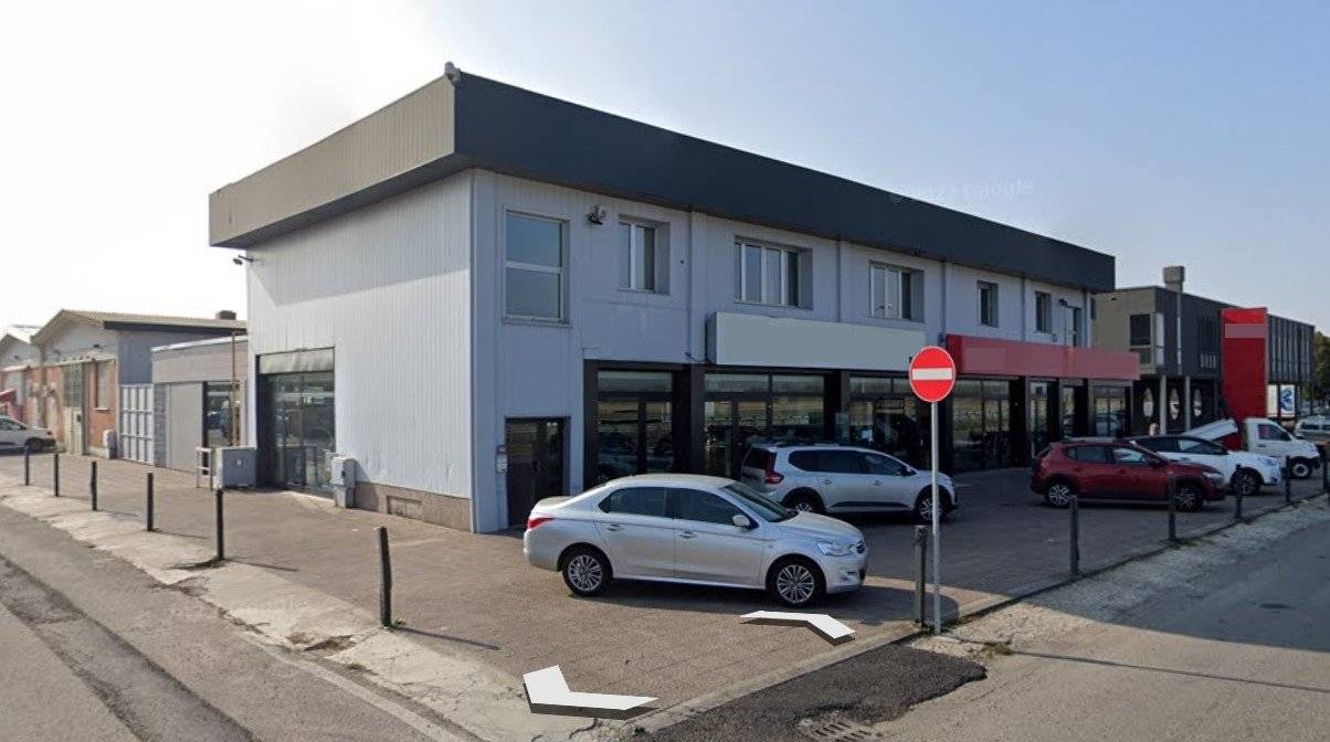 Locale commerciale in Vendita