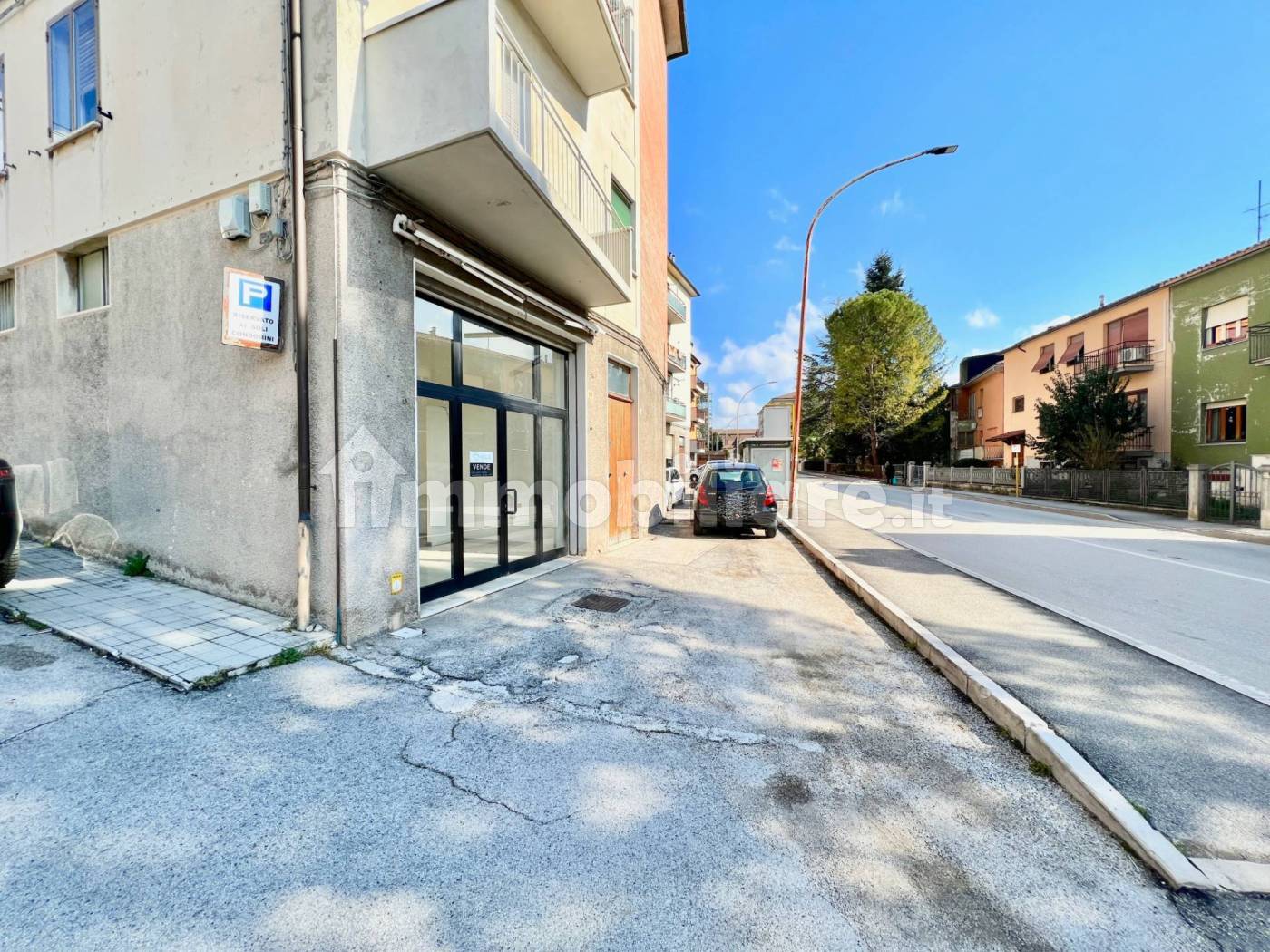 Locale commerciale in Vendita