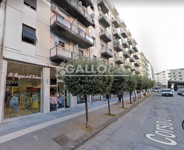 Locale commerciale in Vendita