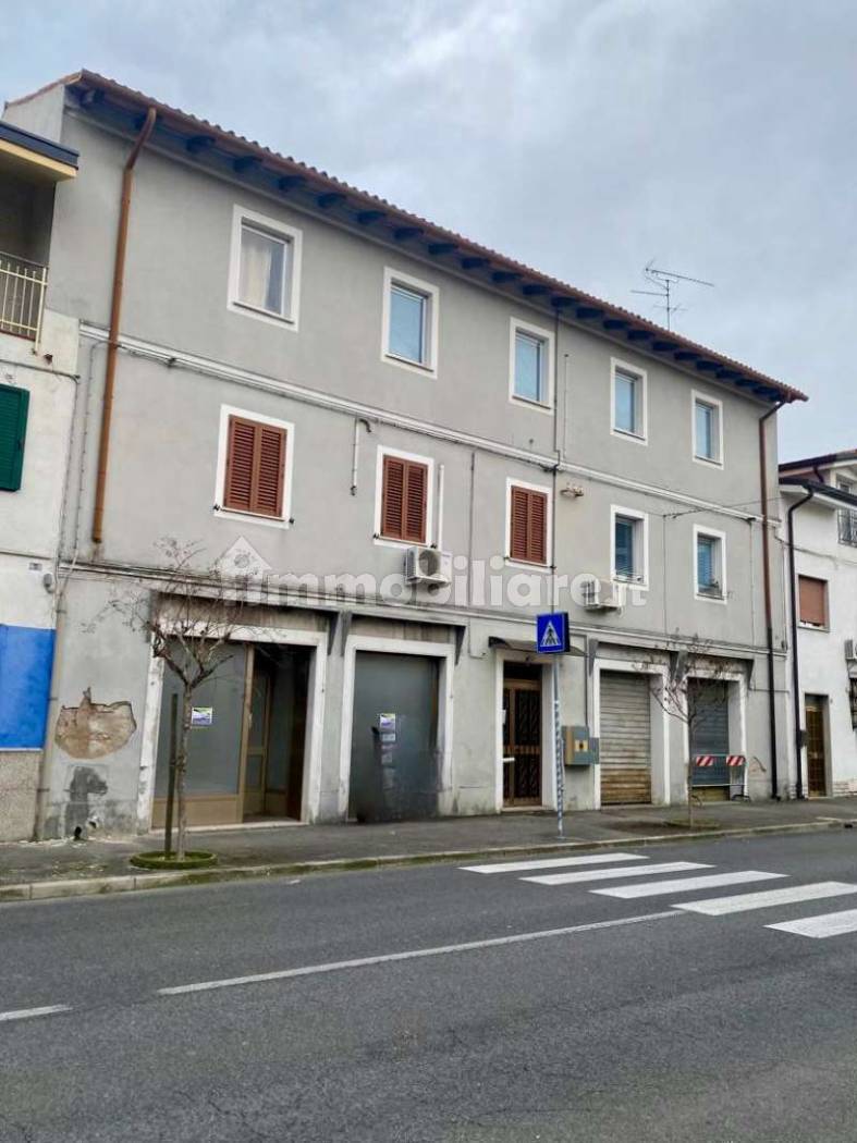 Locale commerciale in Vendita