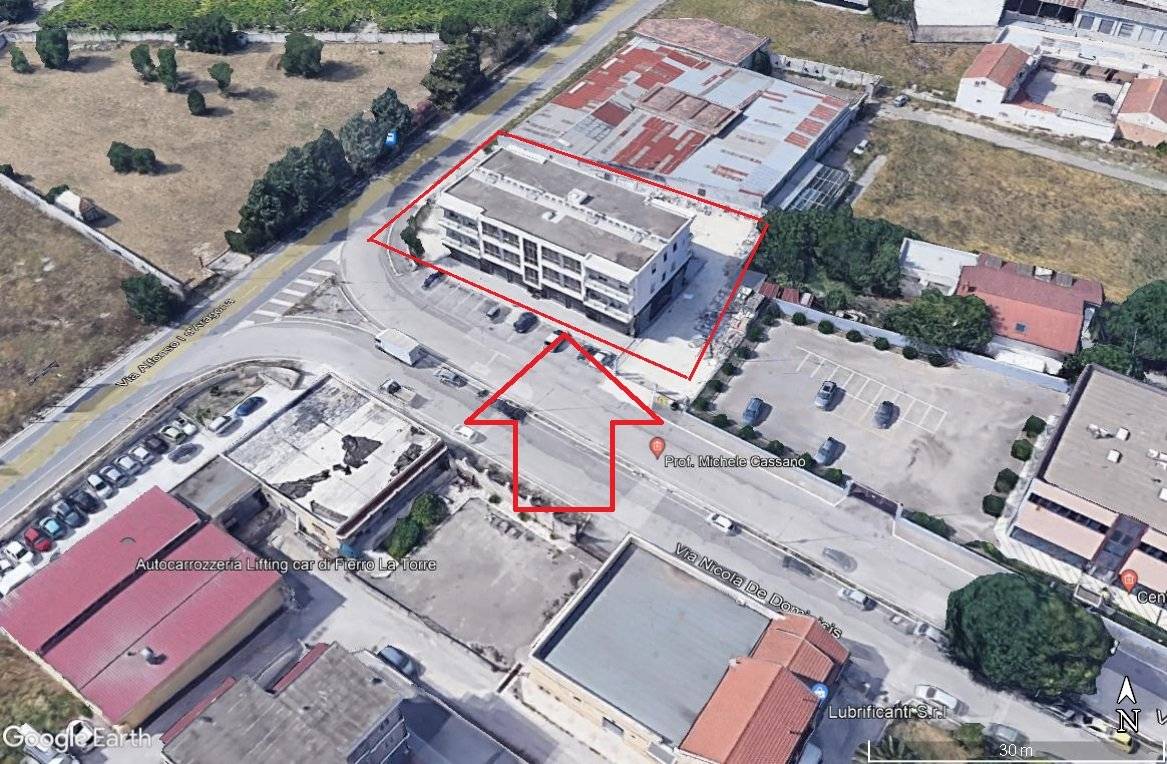 Locale commerciale in Vendita