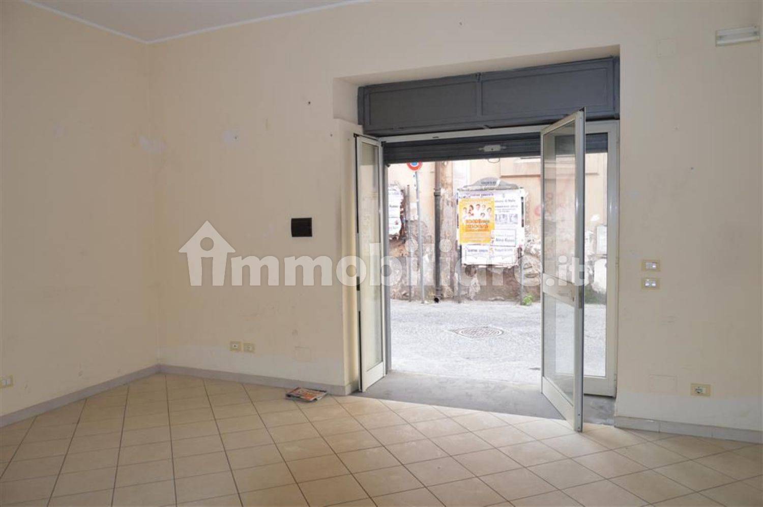 Locale commerciale in Vendita