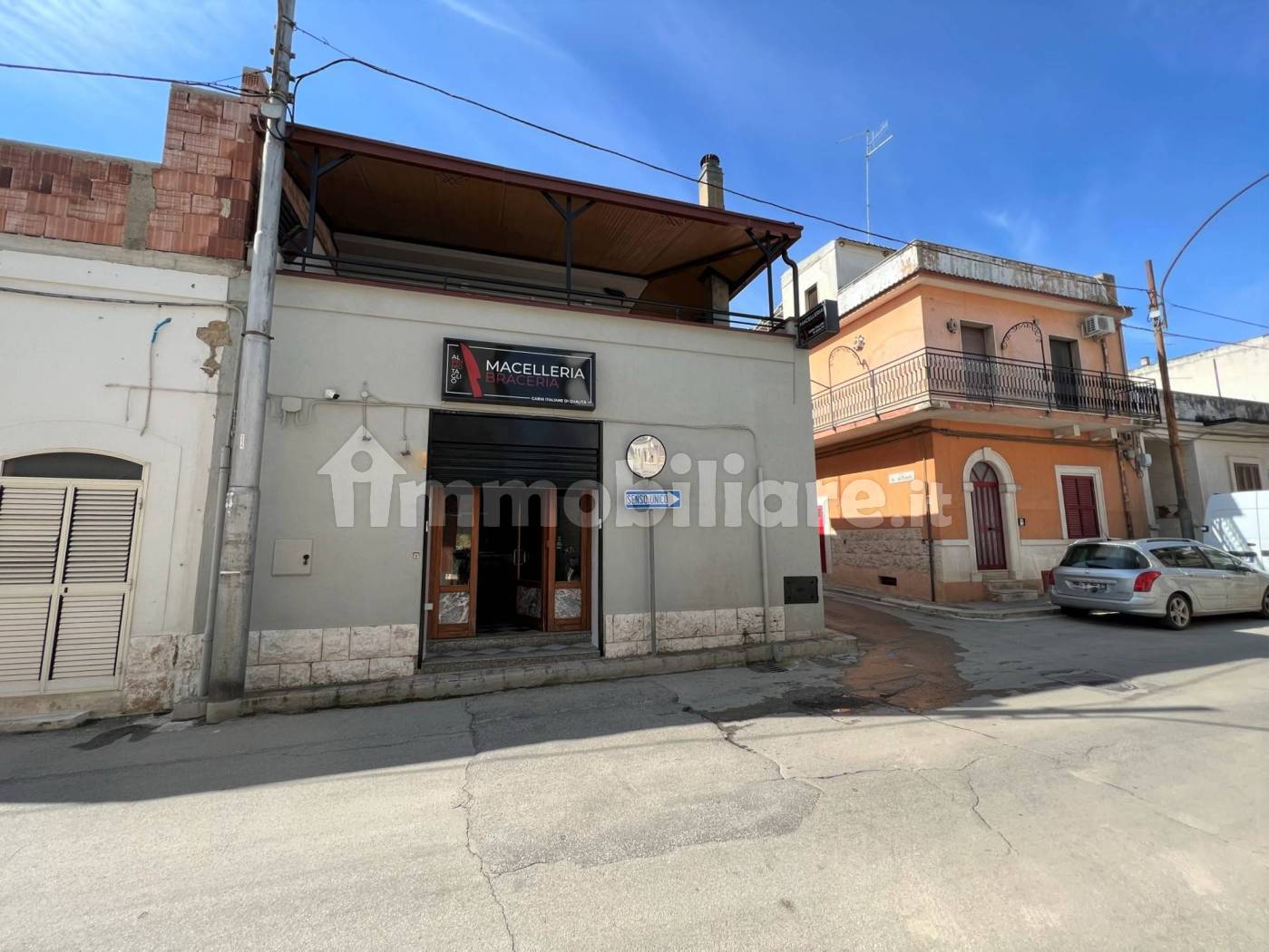 Locale commerciale in Vendita