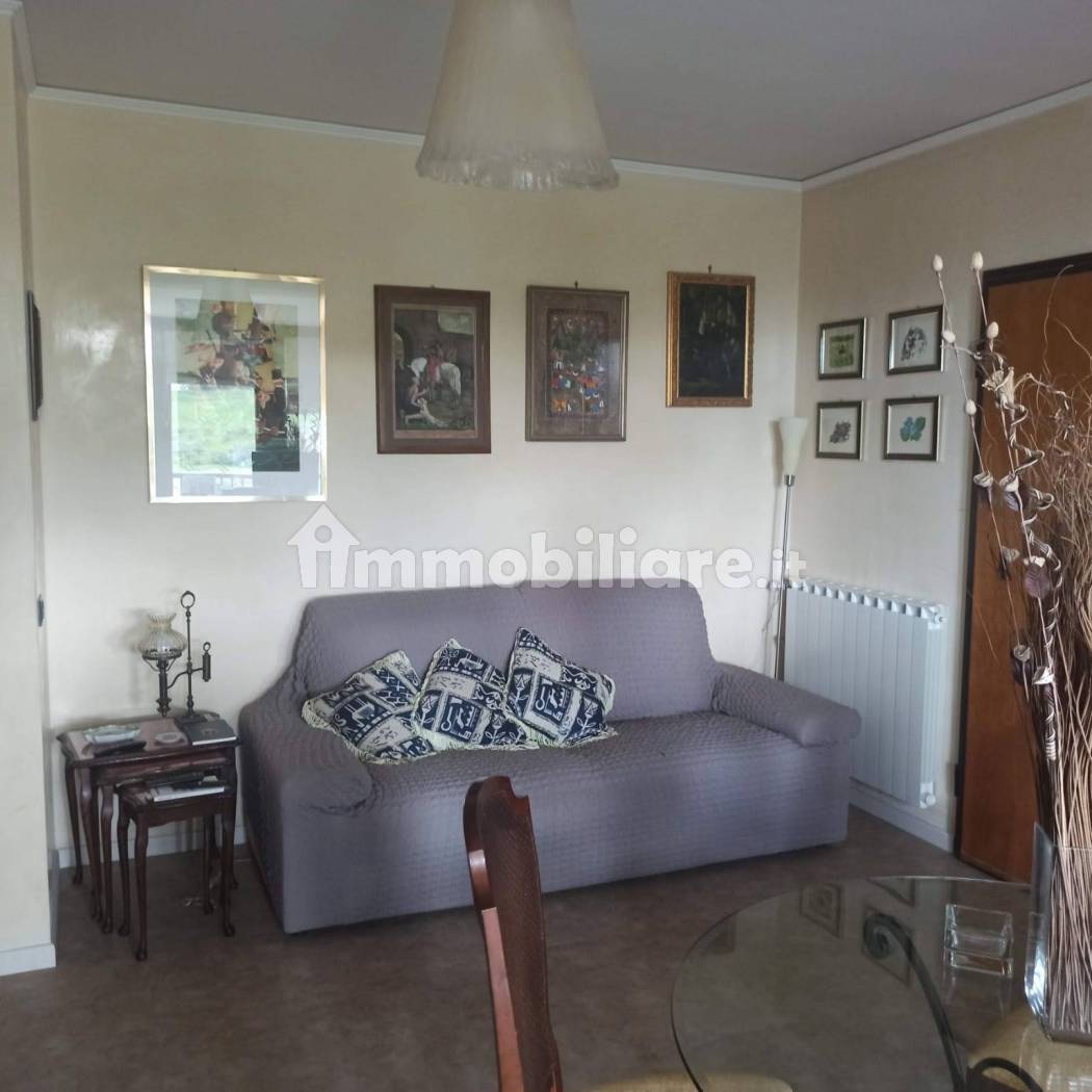 Trilocale via della Madonnina 20, Centro, Spoltore