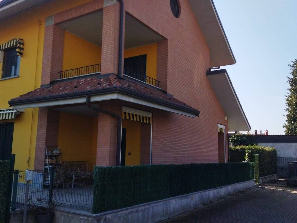 Vendita Villa a schiera in via Pietro Berra Chivasso. Ottimo stato ...