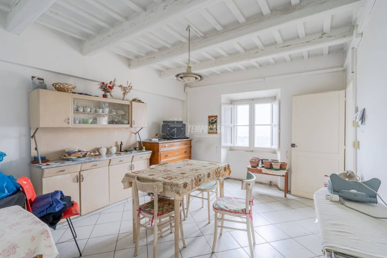 Trilocale da ristrutturare, quinto piano, Centro, Macerata