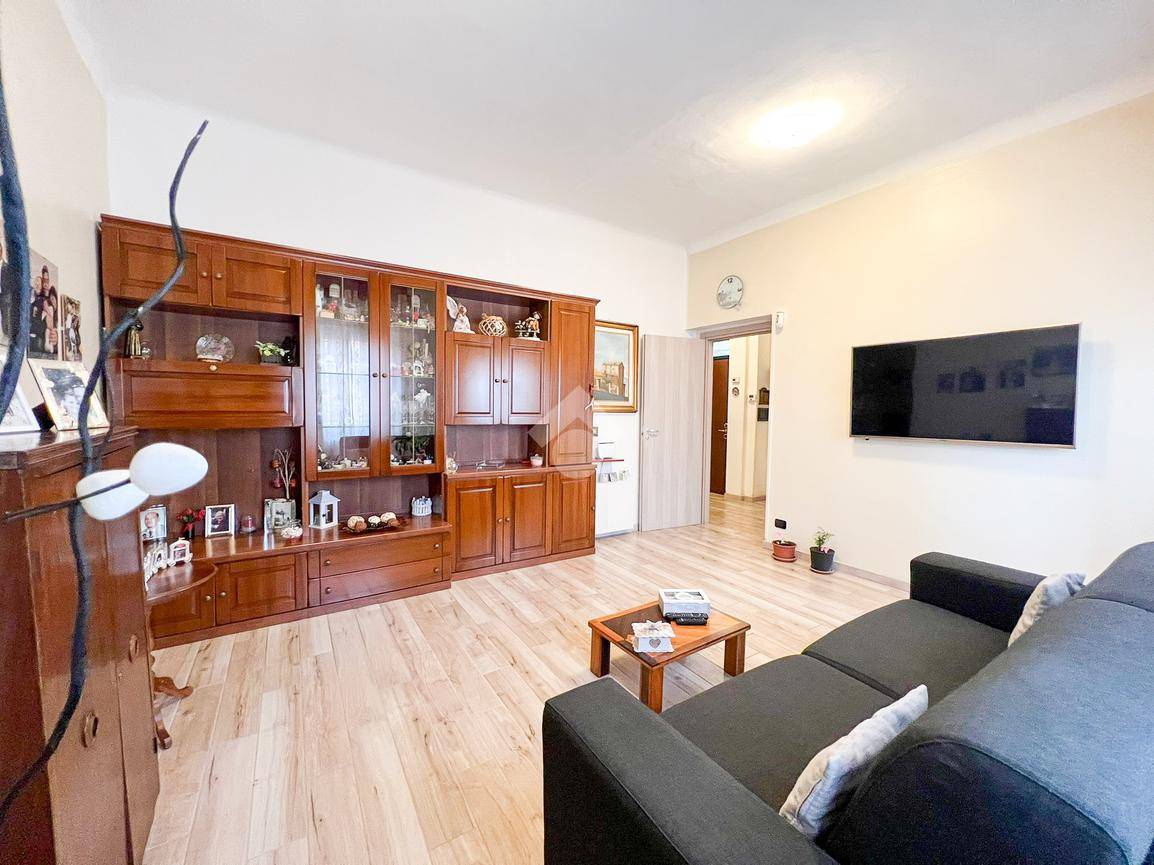 Bilocale via Cavour 10, Centro Storico, Lissone