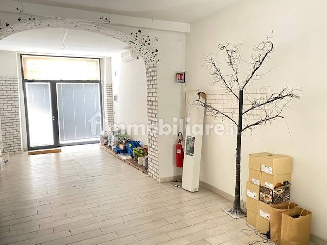 Locale commerciale in Vendita