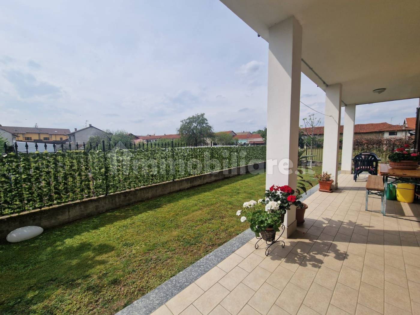 Trilocale ottimo stato, piano terra, La Loggia