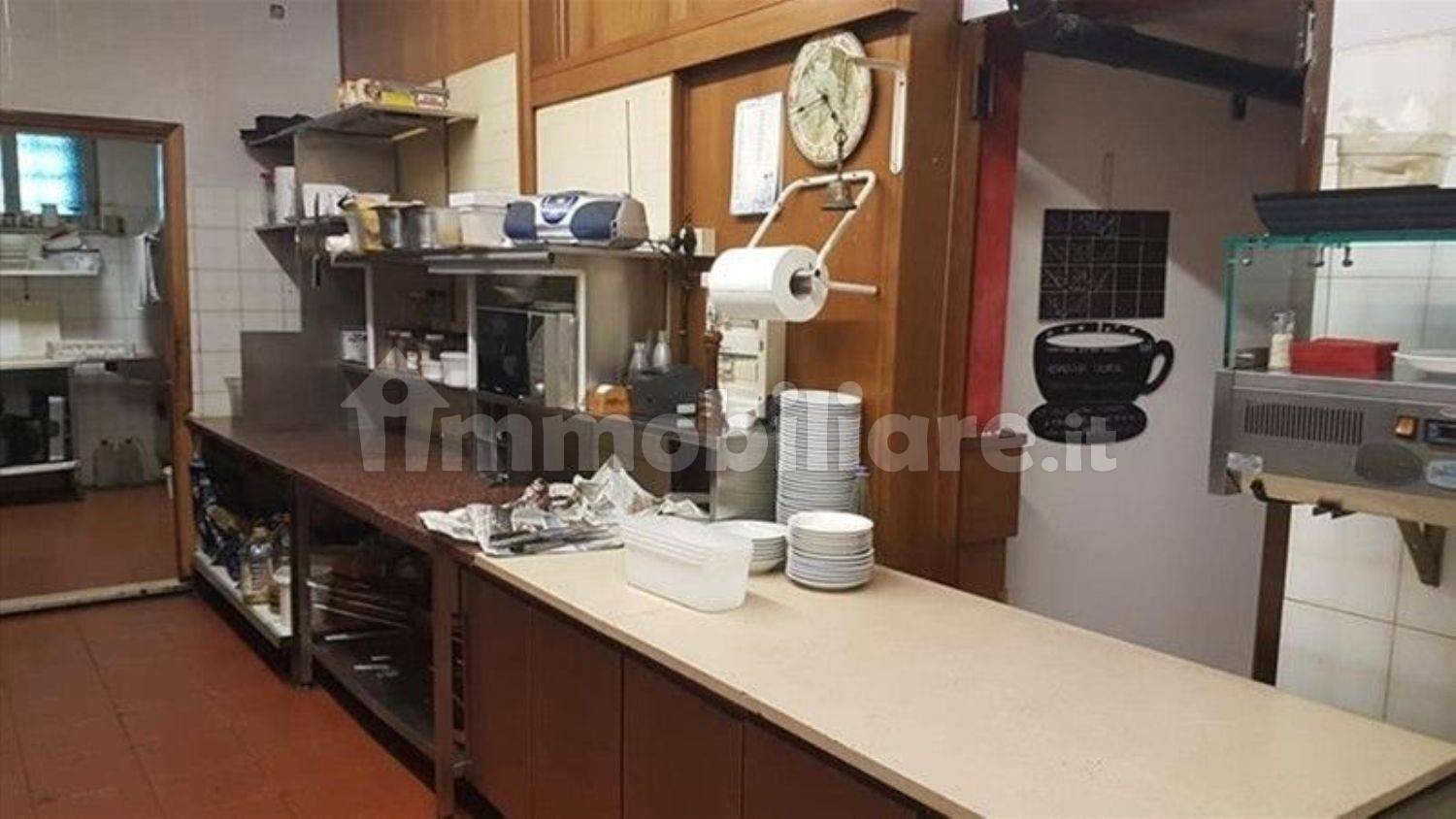 Locale commerciale in Vendita