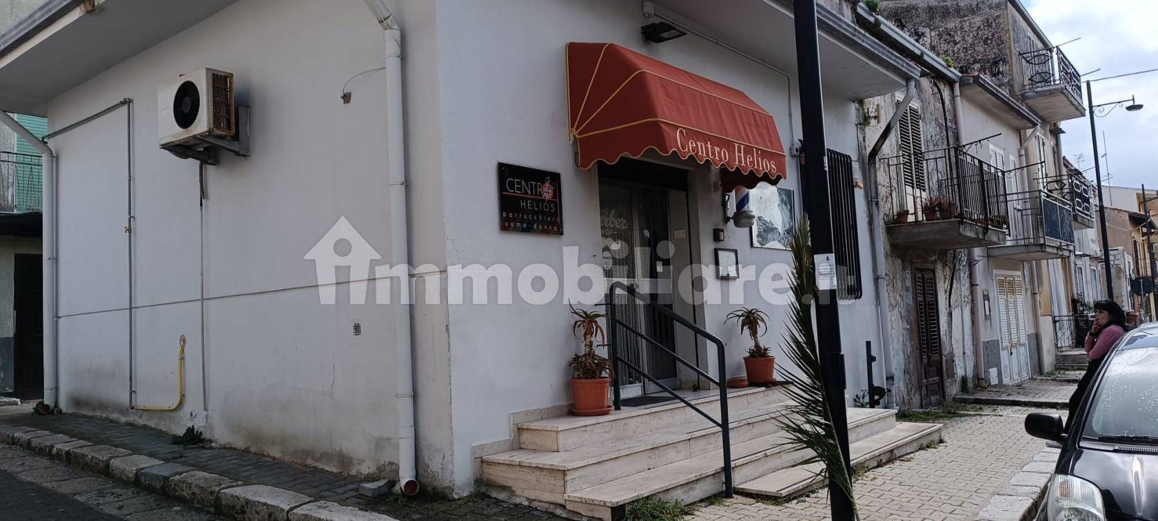 Locale commerciale in Vendita