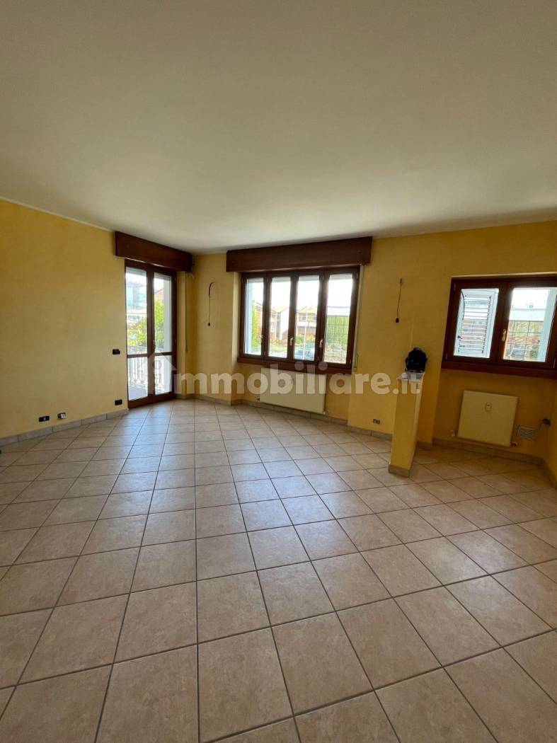 Trilocale via Roma 23, Centro, Merone