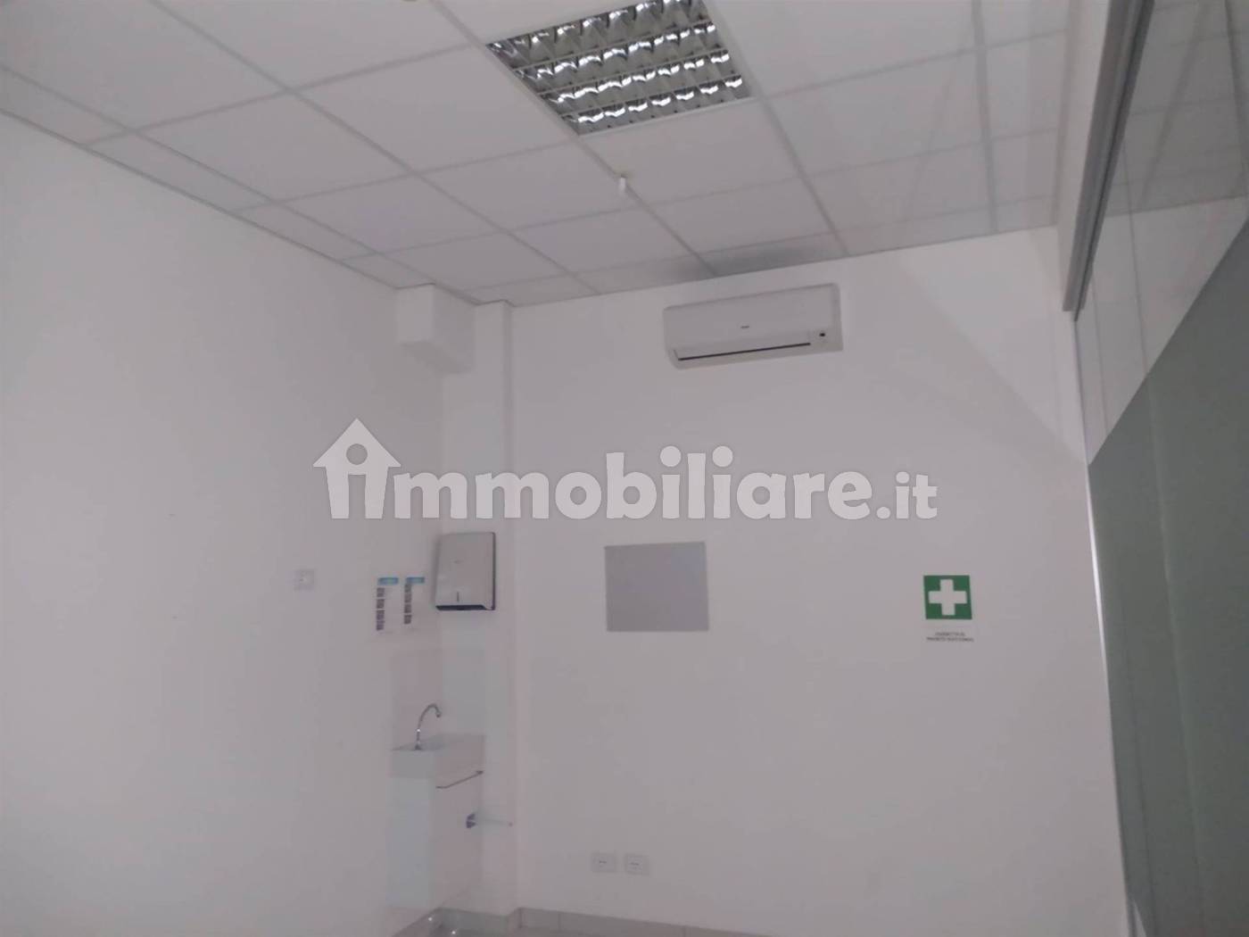 Locale commerciale in Vendita