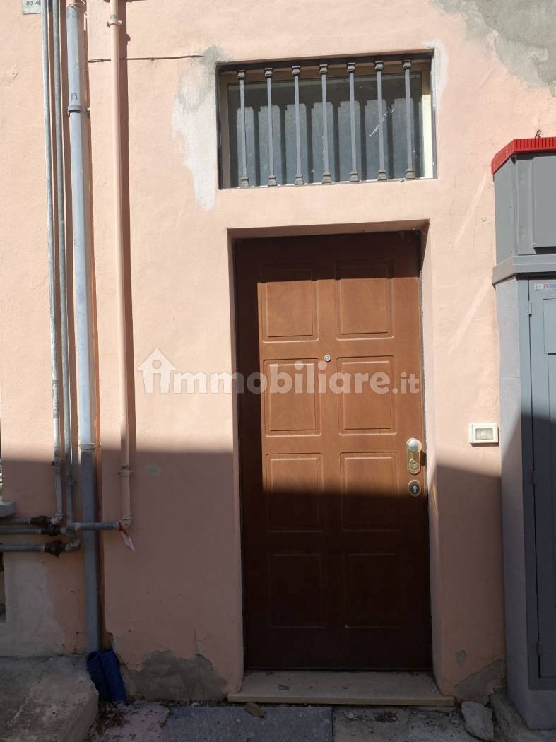 Trilocale via Roma 17, Centro, Gropparello