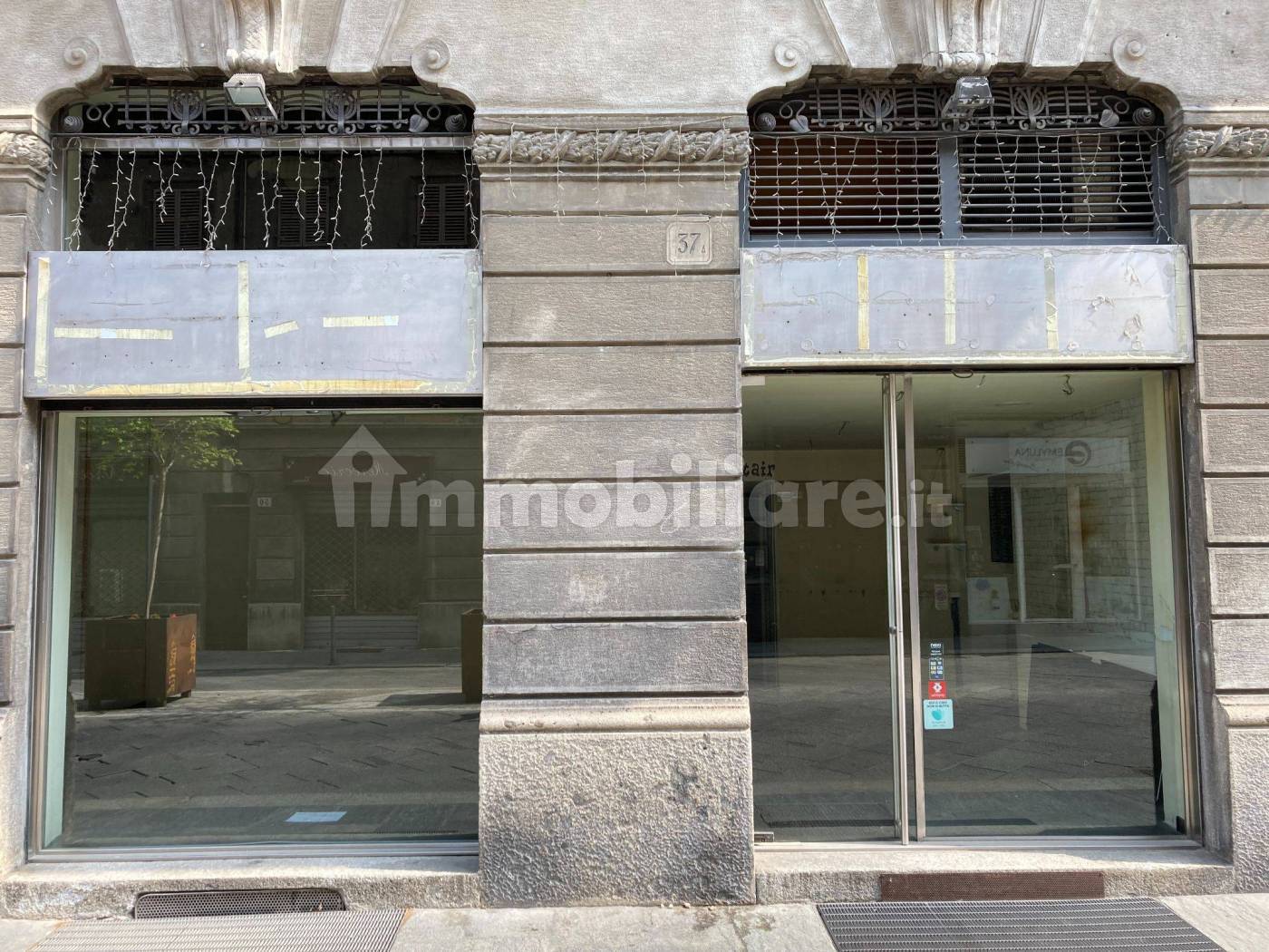 Locale commerciale in Vendita