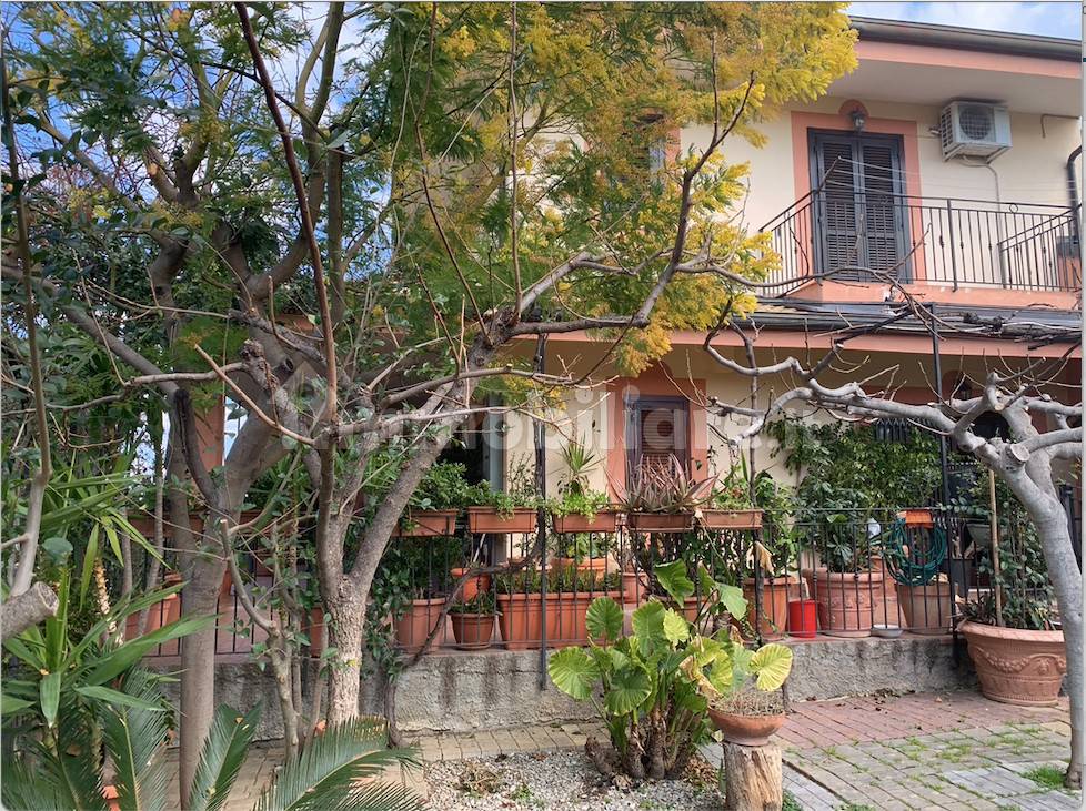 Villa unifamiliare via Santa Caterina da Siena, Tufolo, Farina, Crotone
