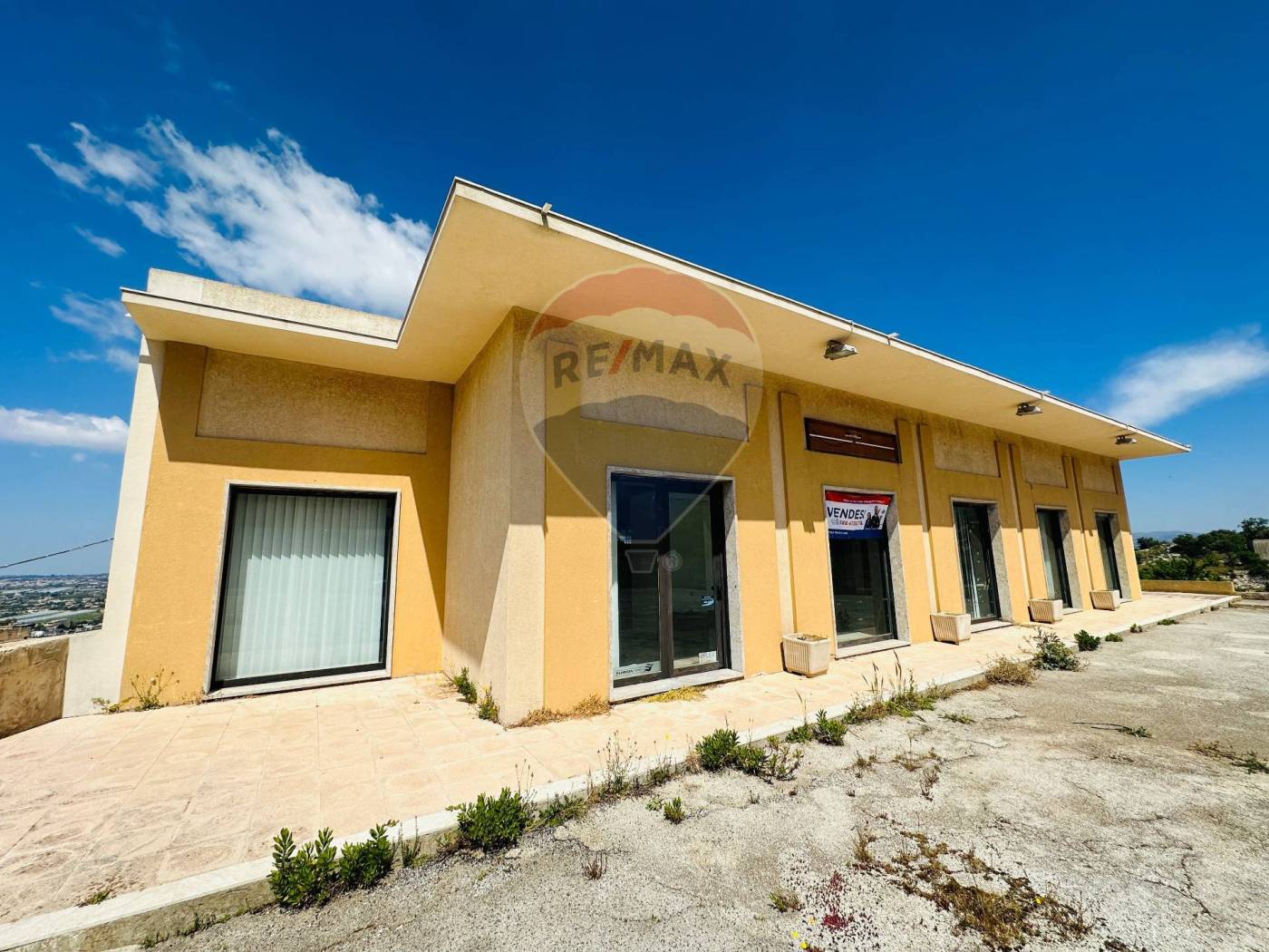 Locale commerciale in Vendita