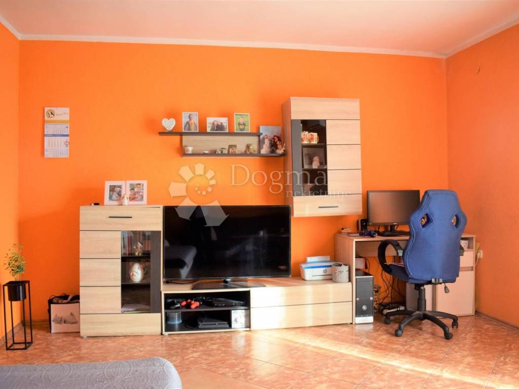 Vendita Terratetto unifamiliare Pola. Con balcone, 315 m², rif. 102733512