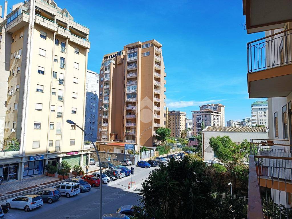 Trilocale via Mariano D'Amelio, Montepellegrino, Palermo