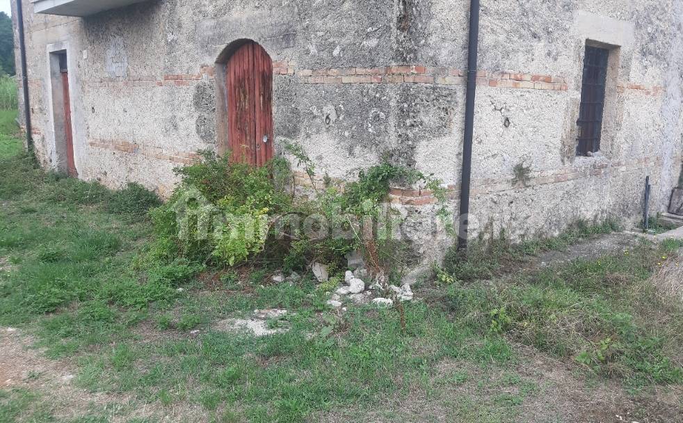 Quadrilocale da ristrutturare, piano terra, Vicalvi