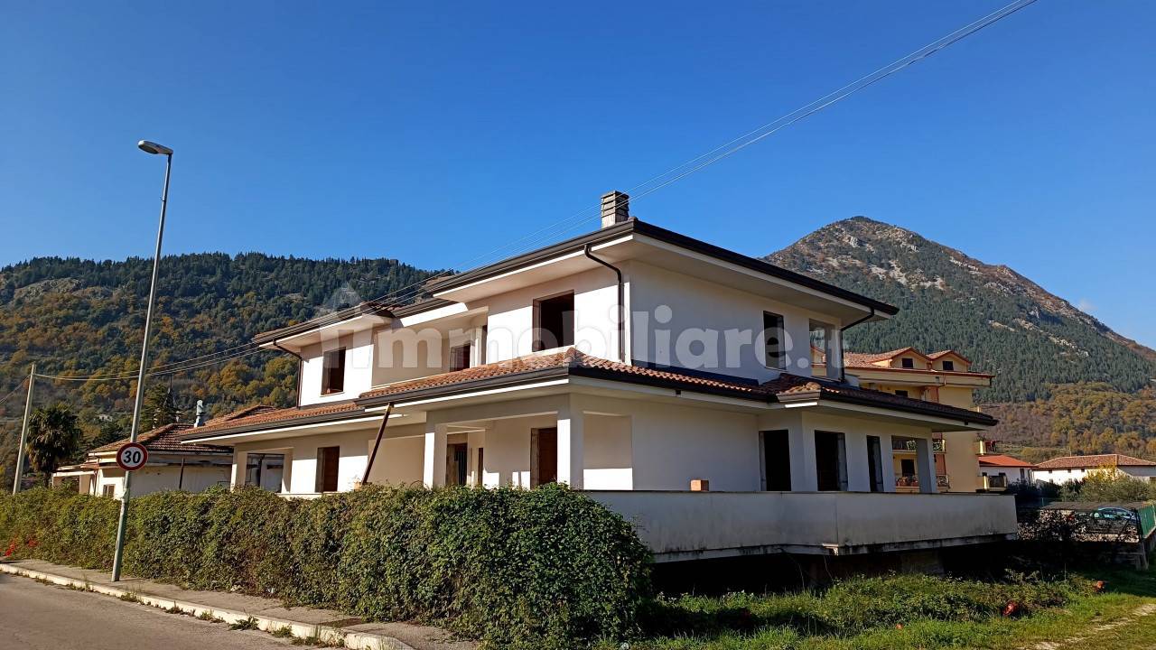 Terratetto unifamiliare 410 m², nuova, Centro, Sora