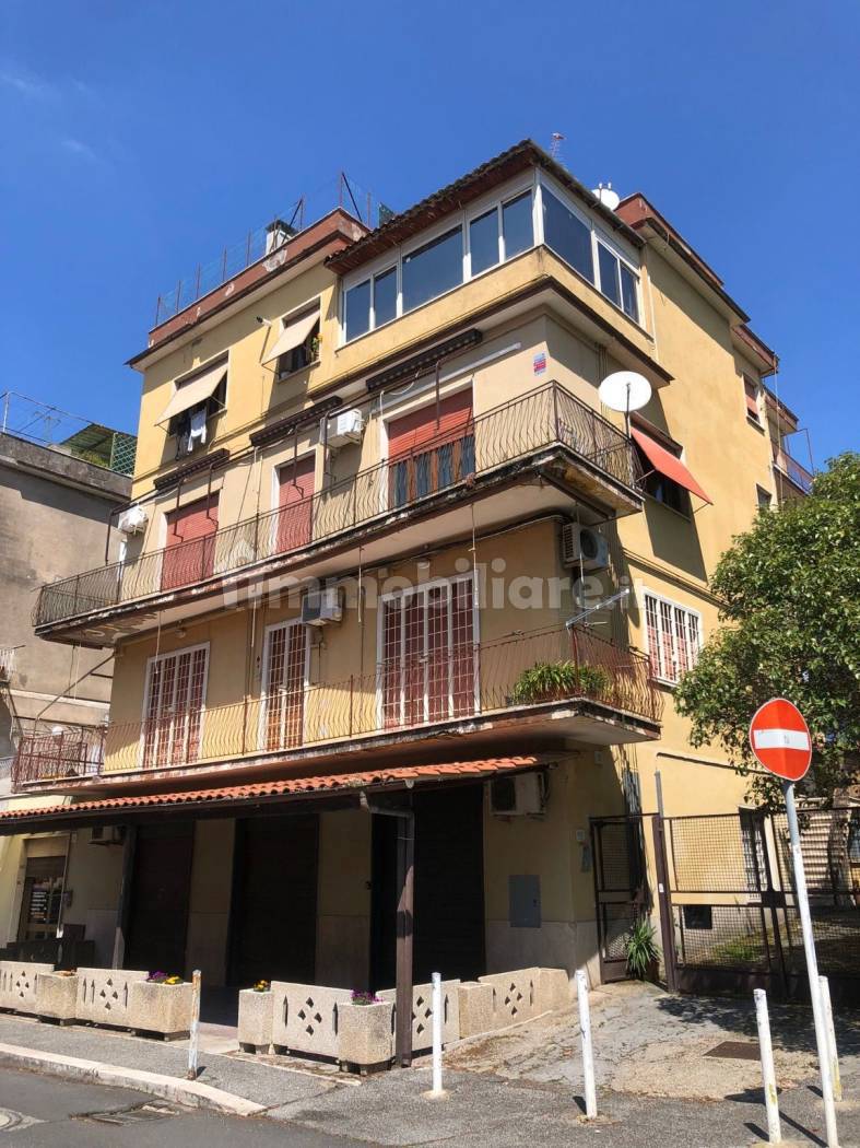 Bilocale via Serravalle di Chienti 41, San Basilio, Roma