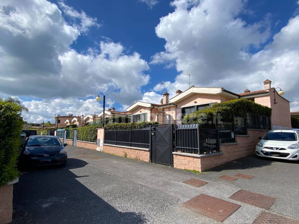 Vendita Villa a schiera in via Luigi Chiarini 40 Roma. Ottimo stato ...
