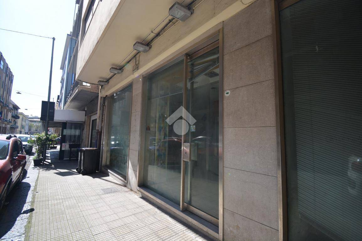 Locale commerciale in Vendita