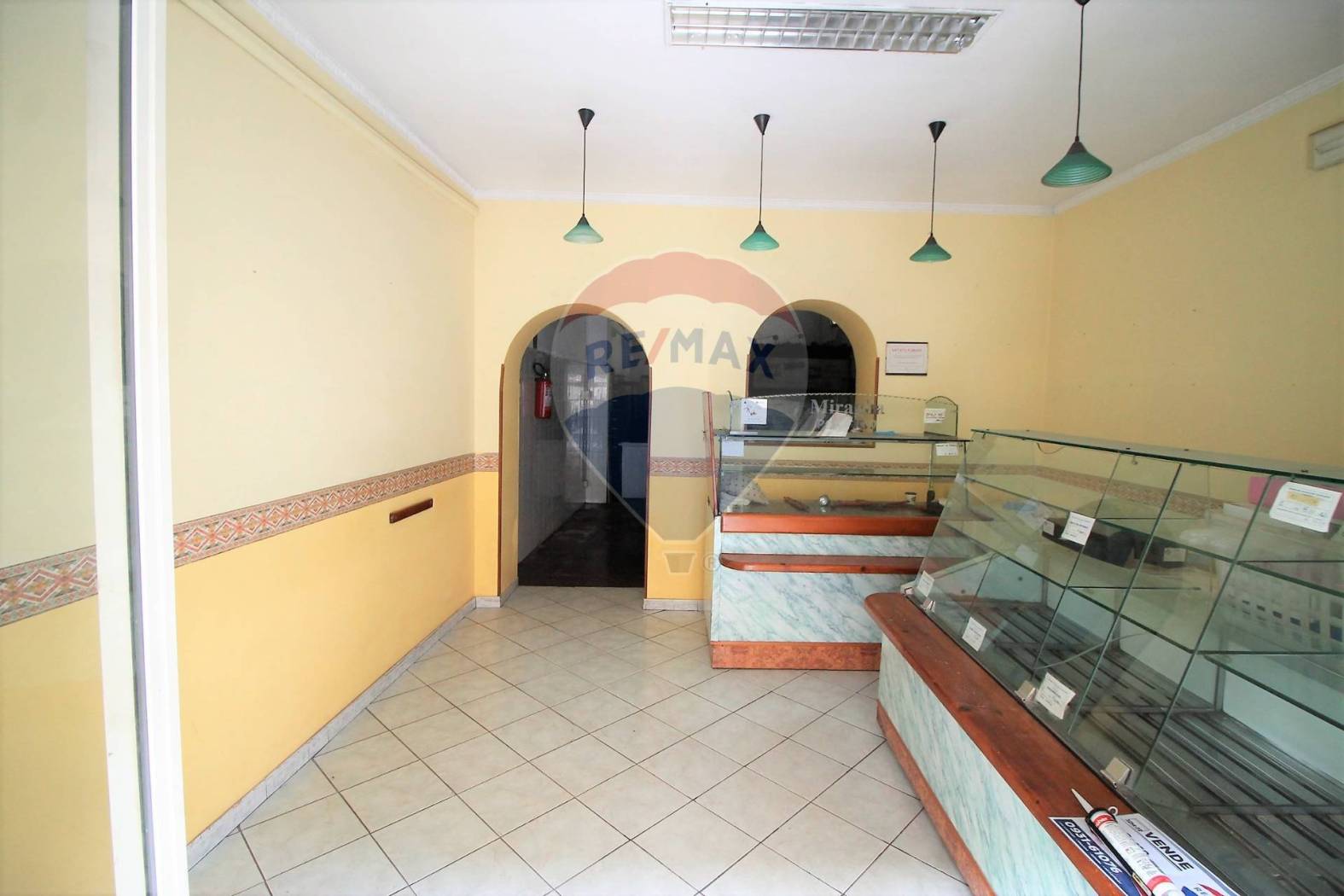 Locale commerciale in Vendita