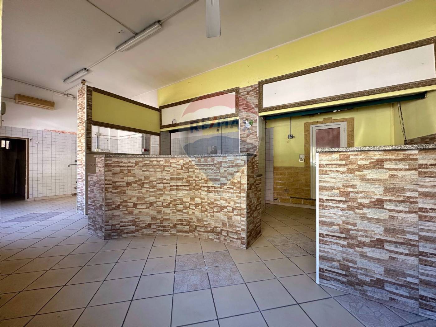 Locale commerciale in Vendita