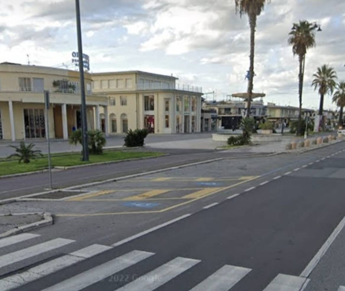 Locale commerciale in Vendita