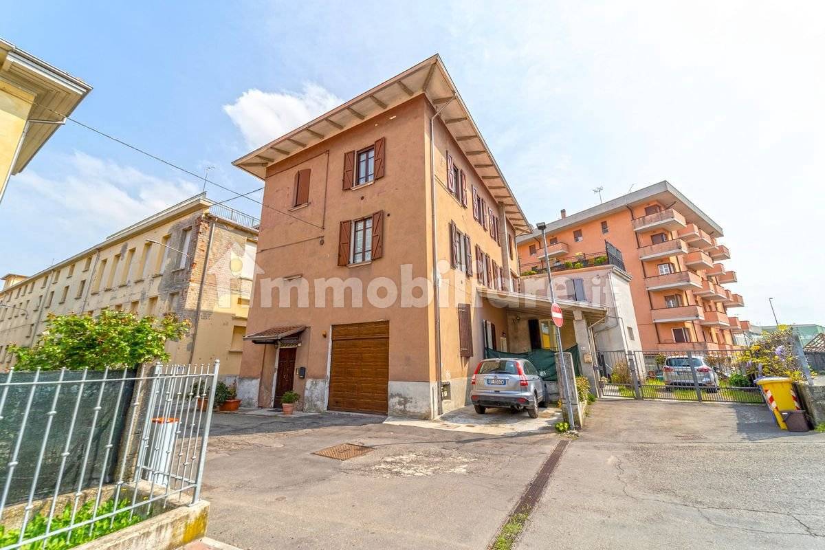 Trilocale via Giuseppe Verdi 7, Centro, Langhirano