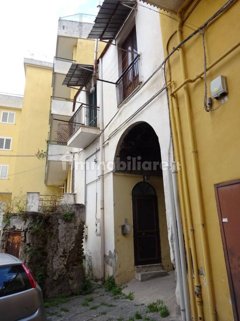 Trilocale da ristrutturare, primo piano, Centro, Sarno