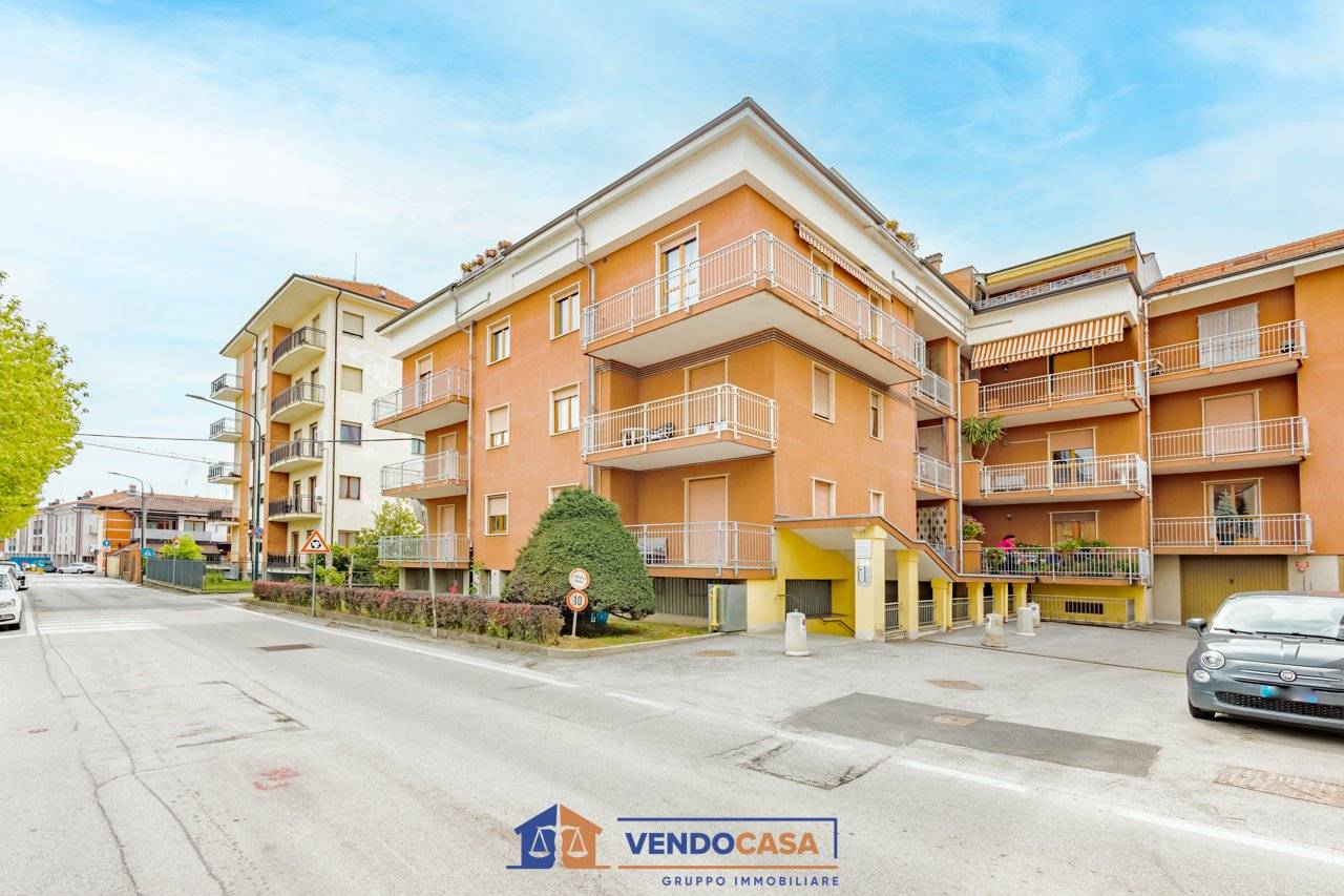 Locale commerciale in Vendita